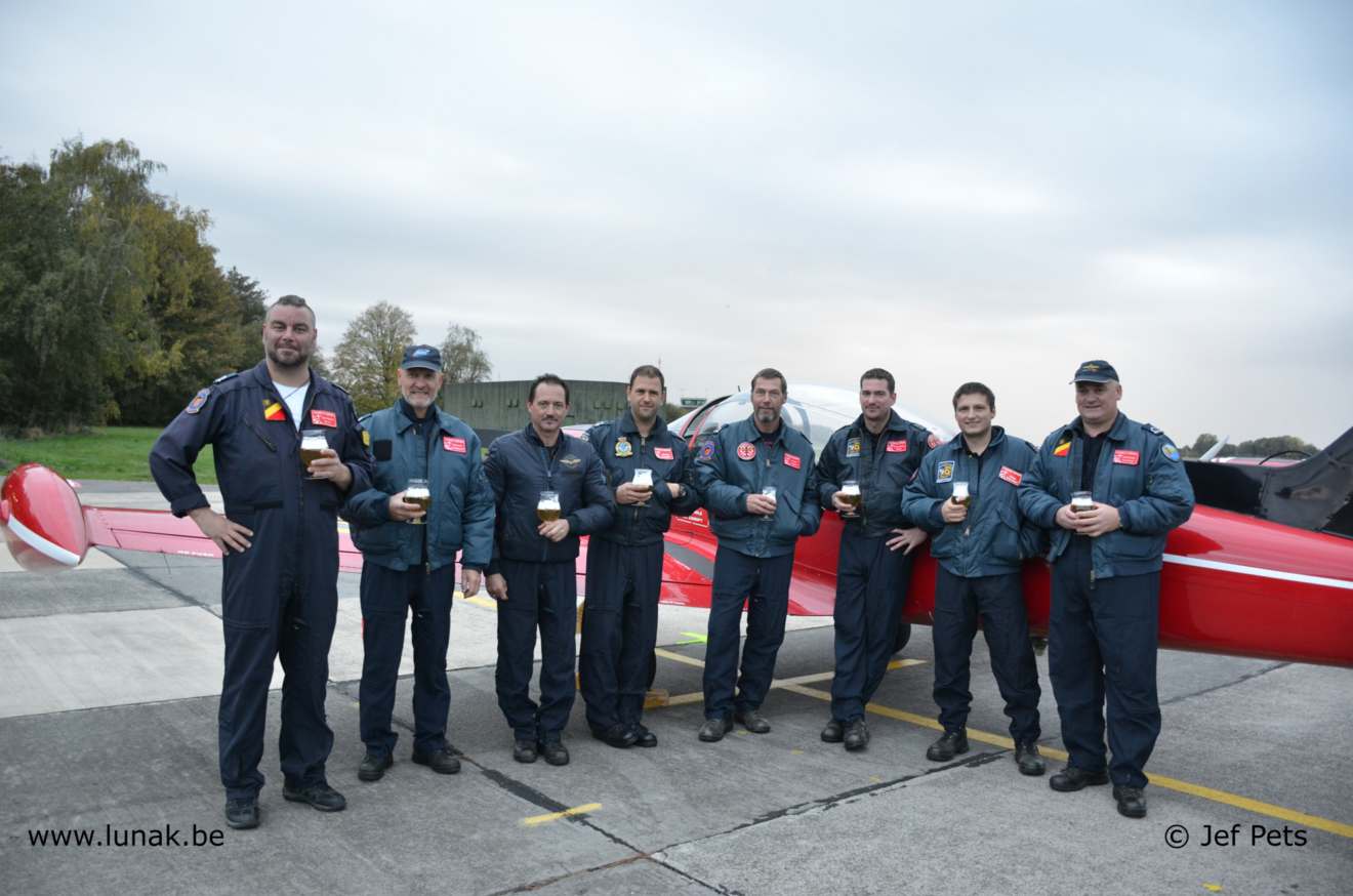 Red devils display team loves Duvel! | Duvel
